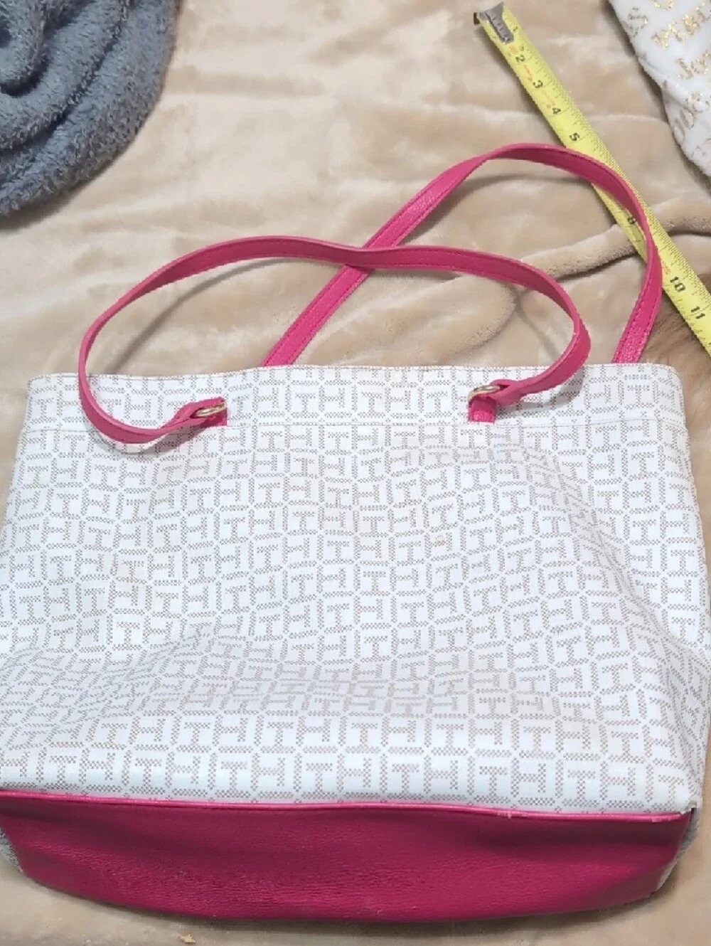 Tommy Hilfiger | Bags | Tommy Hilfiger White Logo Tote With Pink Trim ...